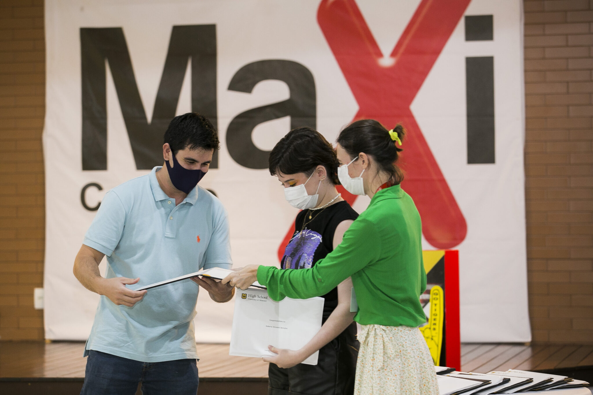 Maxi entrega diploma internacional aos formandos do High School - Maxi ...